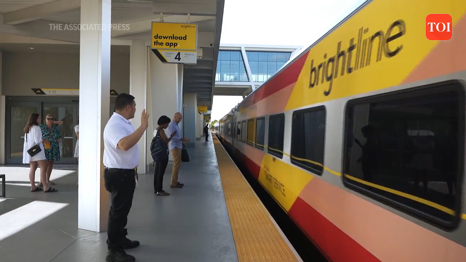 New Brightline high-speed train links Miami and Orlando