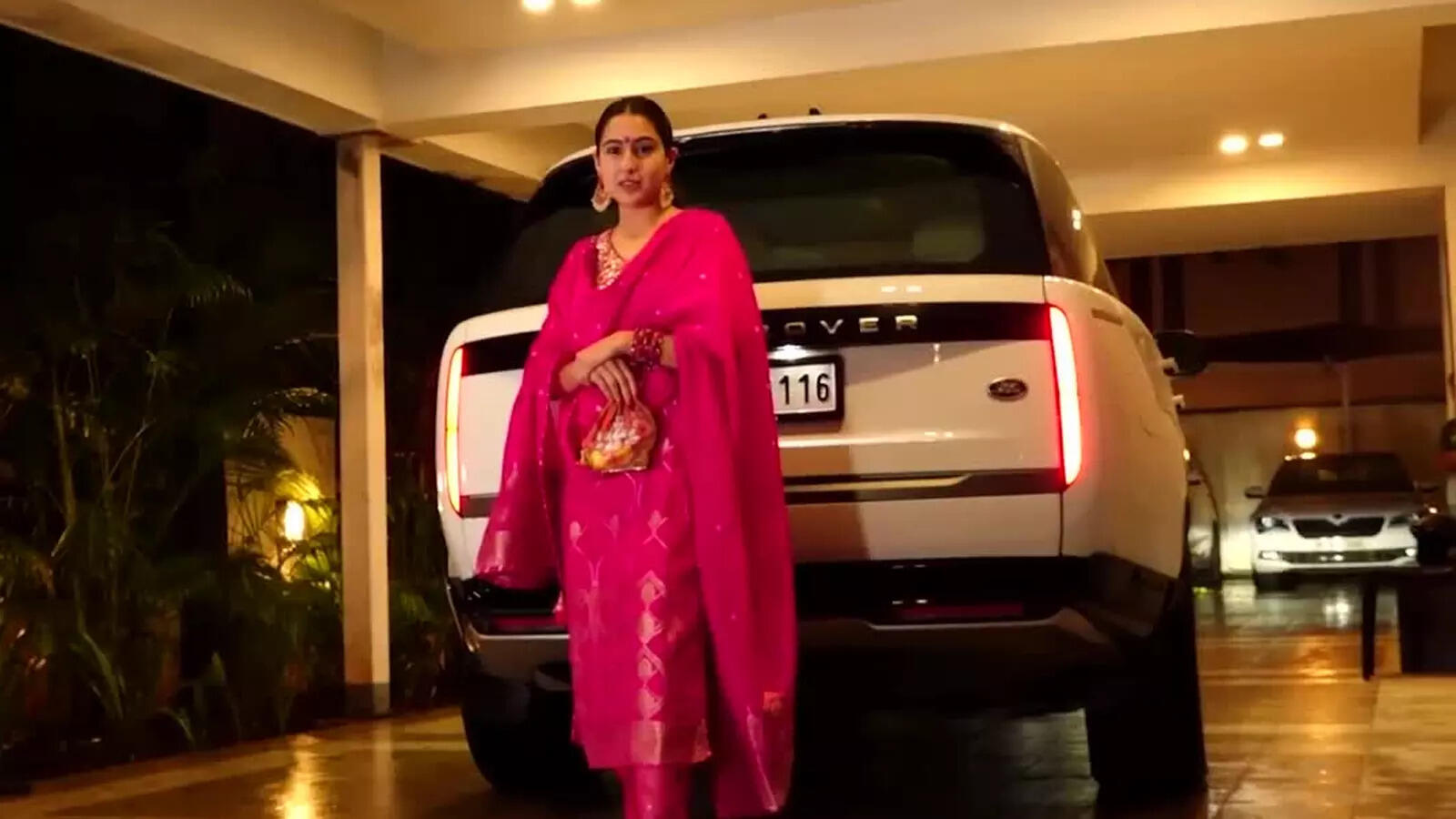 Sara Ali Khan goes for Ganpati darshan at Kartik Aaryan’s house