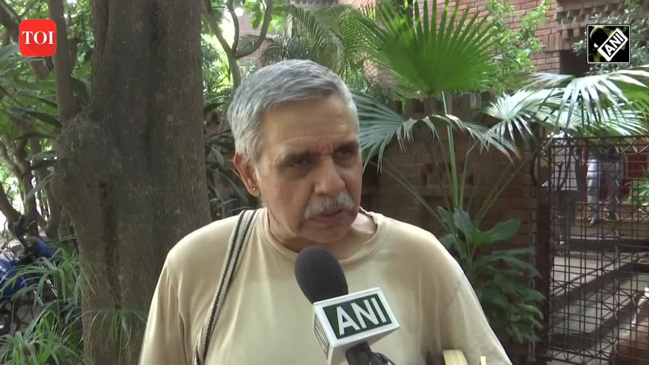 Congress Leader Sandeep Dikshit suggests Owaisi to contest non-muslim seat