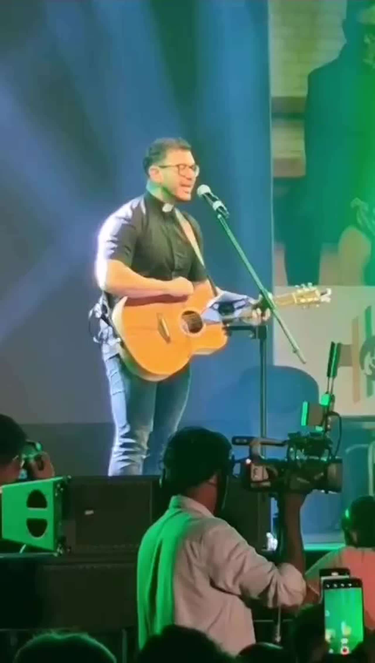 rob galea: Fr. Rob Galea performs a concert at Pilar