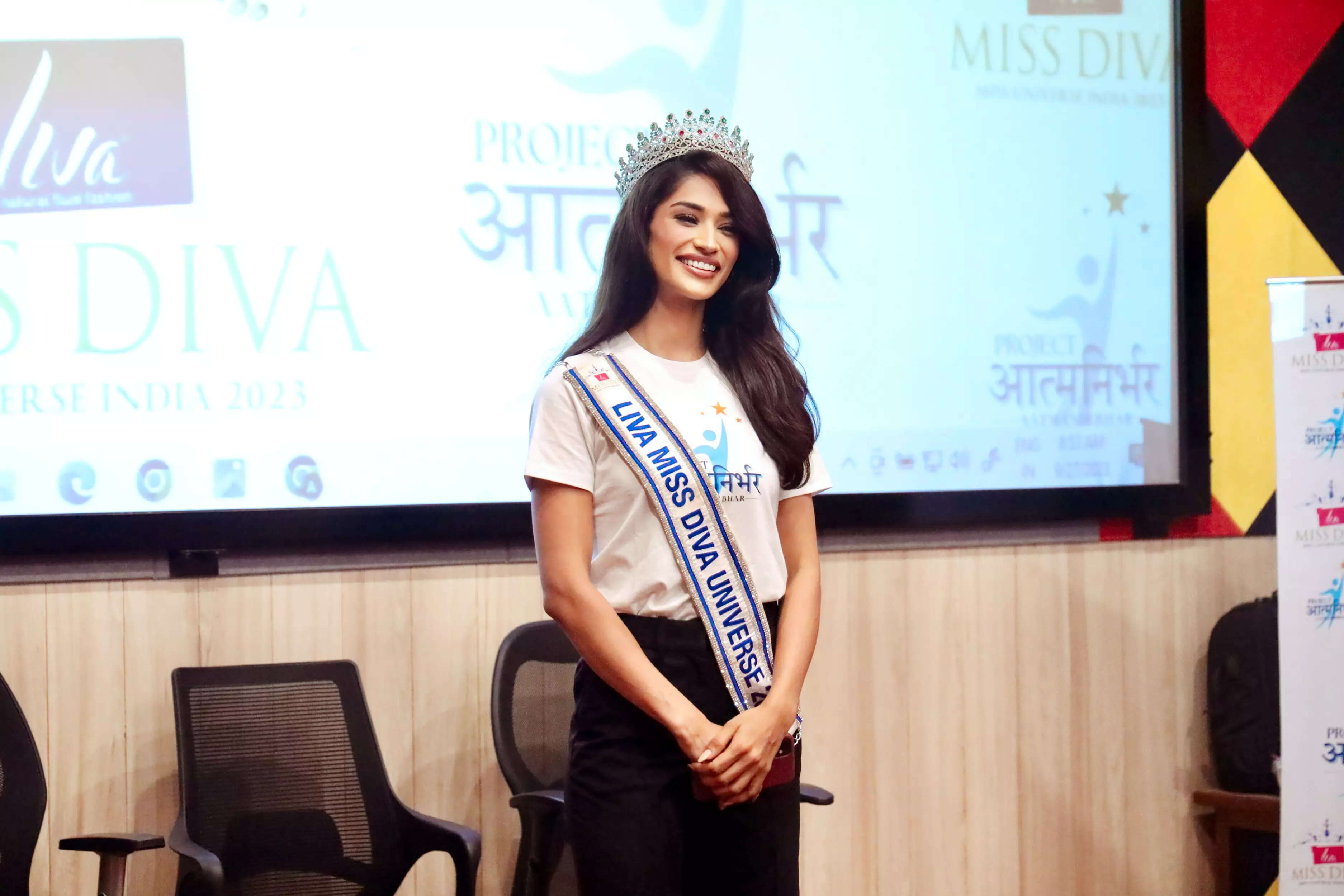 Shweta Sharda inspires the students of Thakur Shyamnarayan with her ...