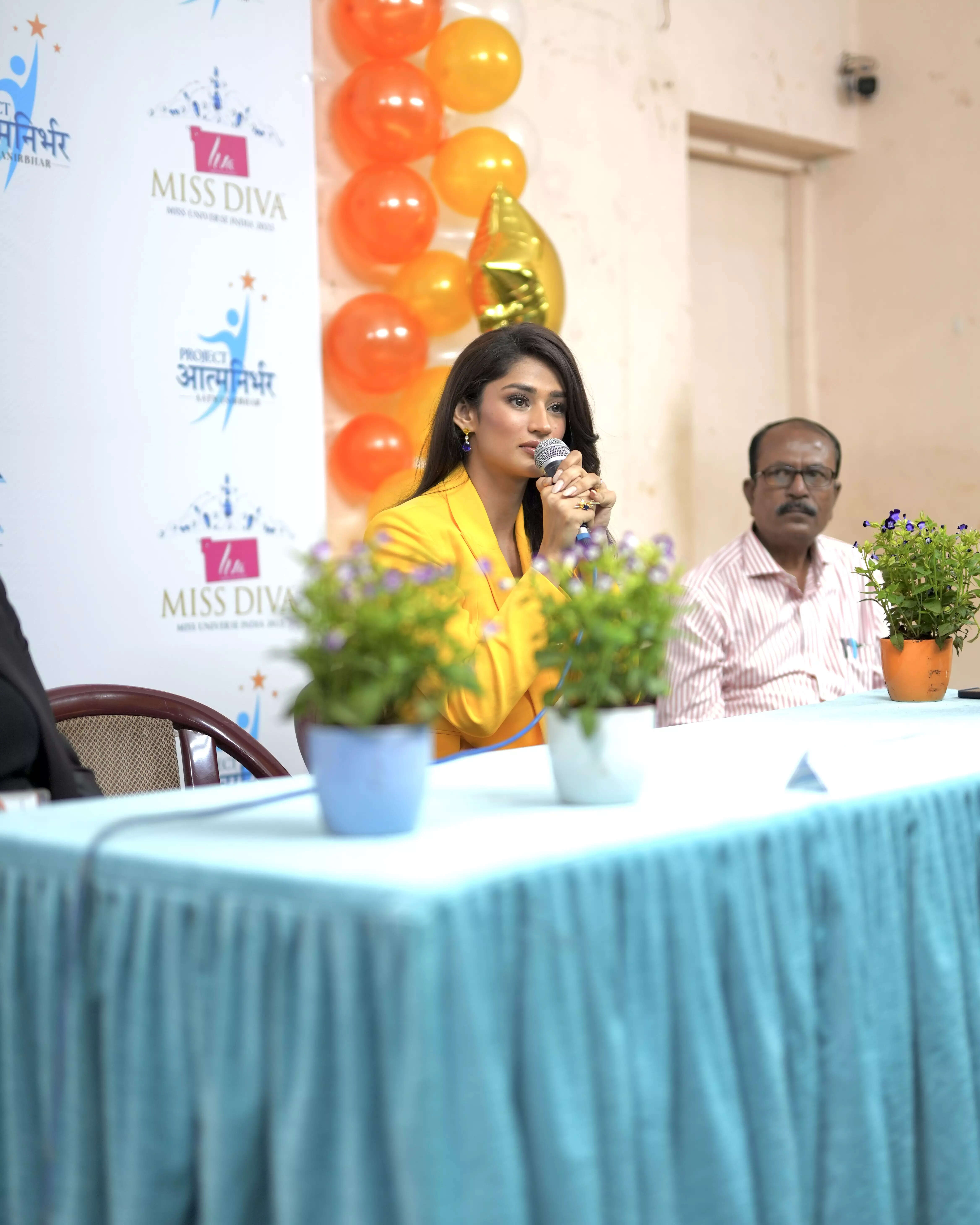 Shweta Sharda inspires change with 'Project Aatmanirbhar' at Shri M D Shah Mahila College