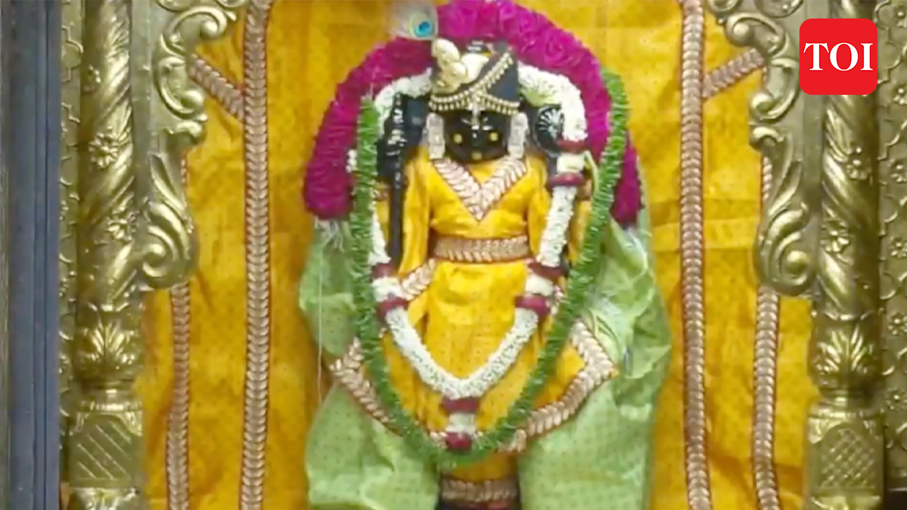 Darshan at Shree Dwarkadhish Jagan Mandir, Dwaraka 04 - Oct - 2023
