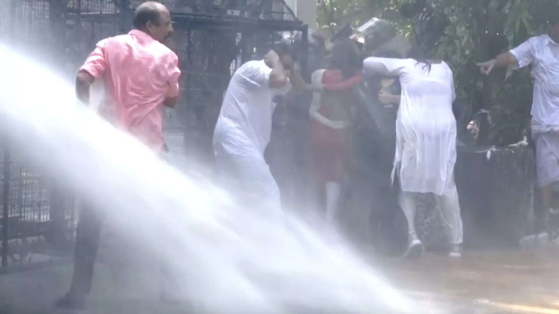 ravan: Congress workers hold protest in Thiruvananthapuram against BJP ...