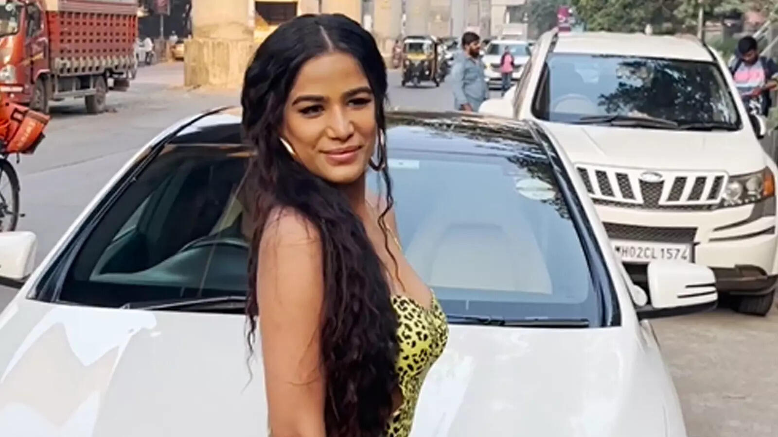 ‘Aap ko dekh kar sabko accha lagta hai’, Poonam Pandey tells paps as ...