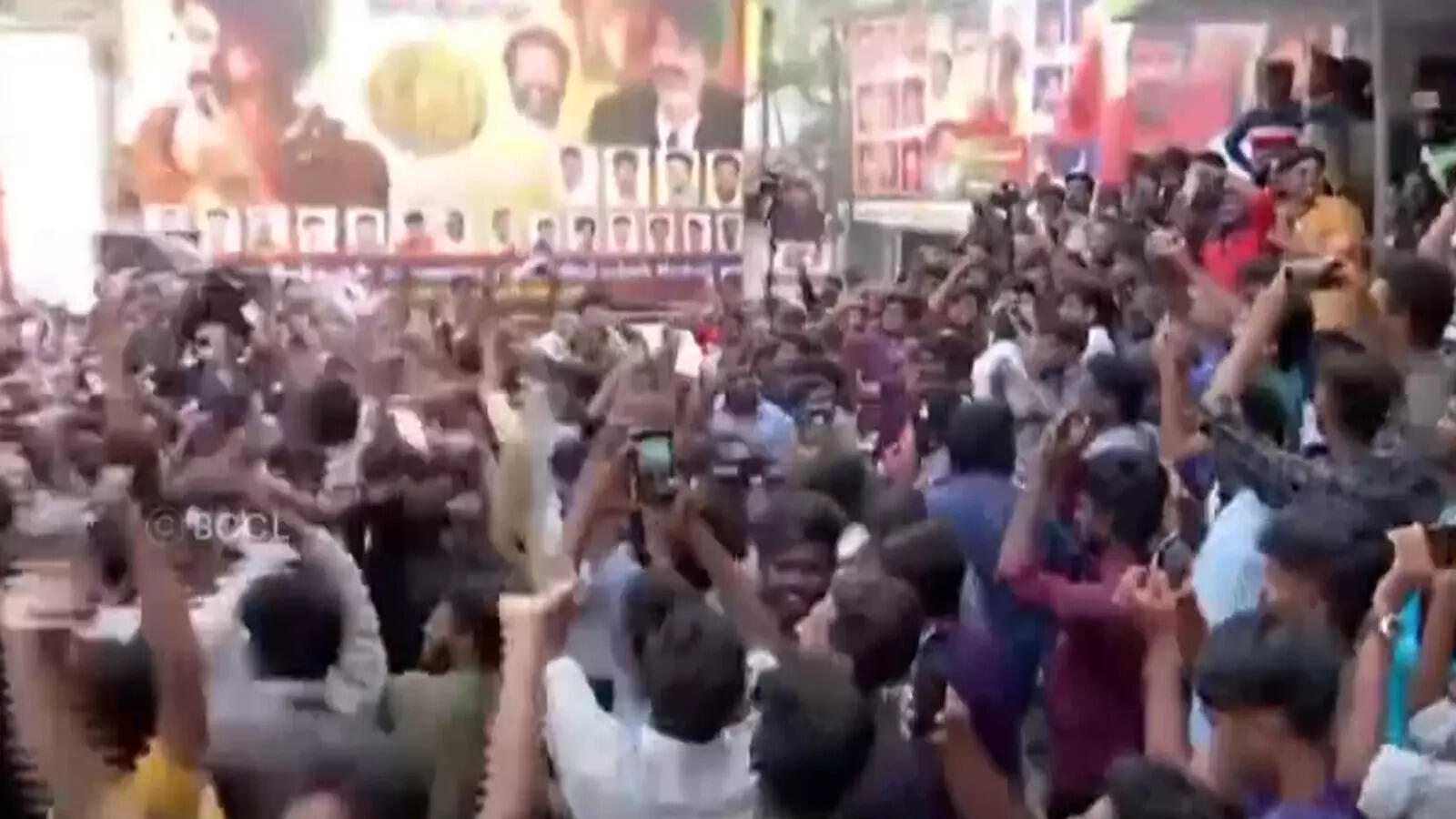 'Leo' fever grips Madurai, Vijay's fans dance, scream and cheer out ...