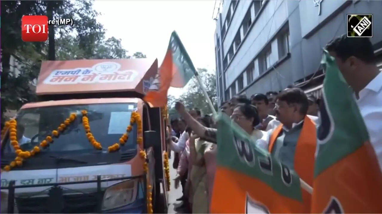 BJP National Gen Secy Kailash Vijayvargiya flags off high-tech campaign vehicles in Indore