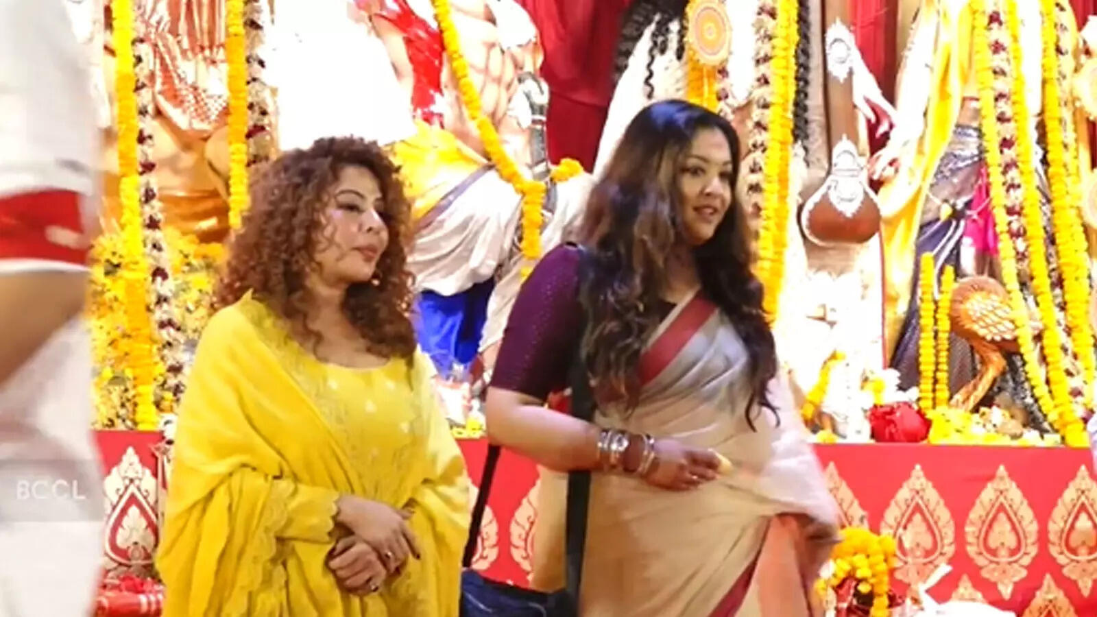 Tanushree Dutta, Adil Khan, Sonu Nigam visit Durga Puja Pandal in Juhu