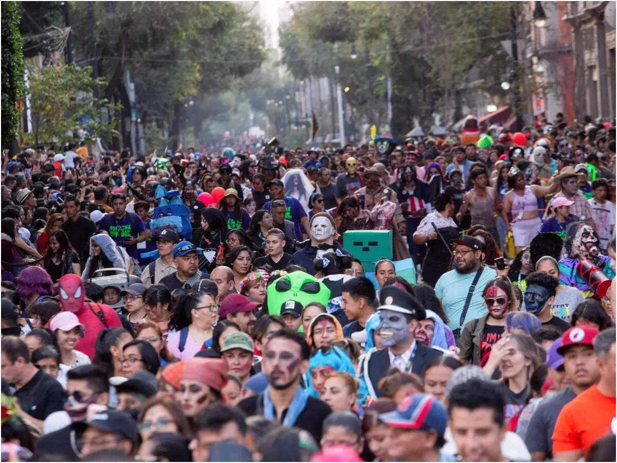 Zombies walk Mexico City streets