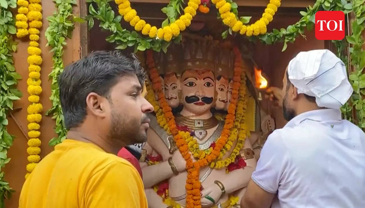 UP: People worship Ravana at Dashanan Mandir in Kanpur on Vijayadasami