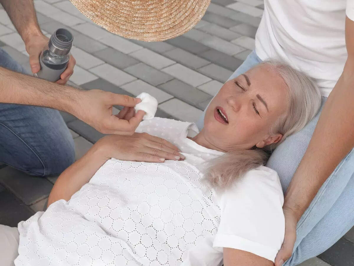 Strokes are more common in women: Signs every woman should pay attention to