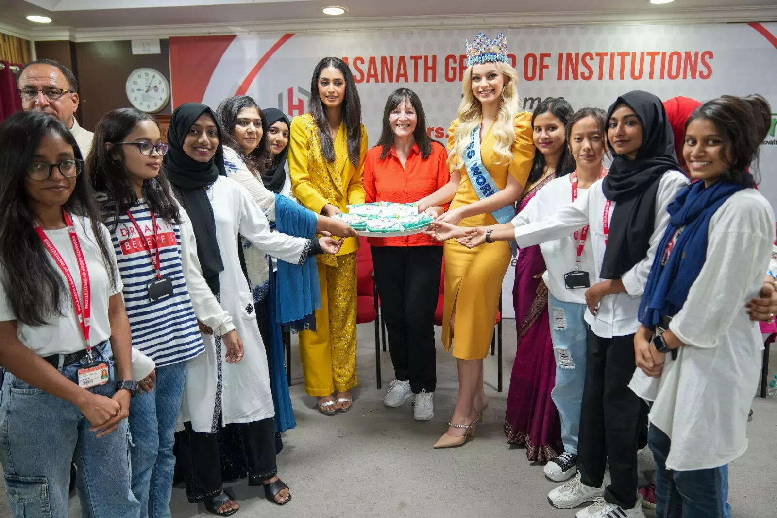 Karolina Bielawska and Sini Shetty promote menstrual health at Hasanath ...