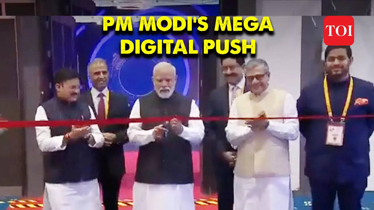 PM Modi inaugurates the 7th India Mobile Congress at Bharat Mandapam in ...