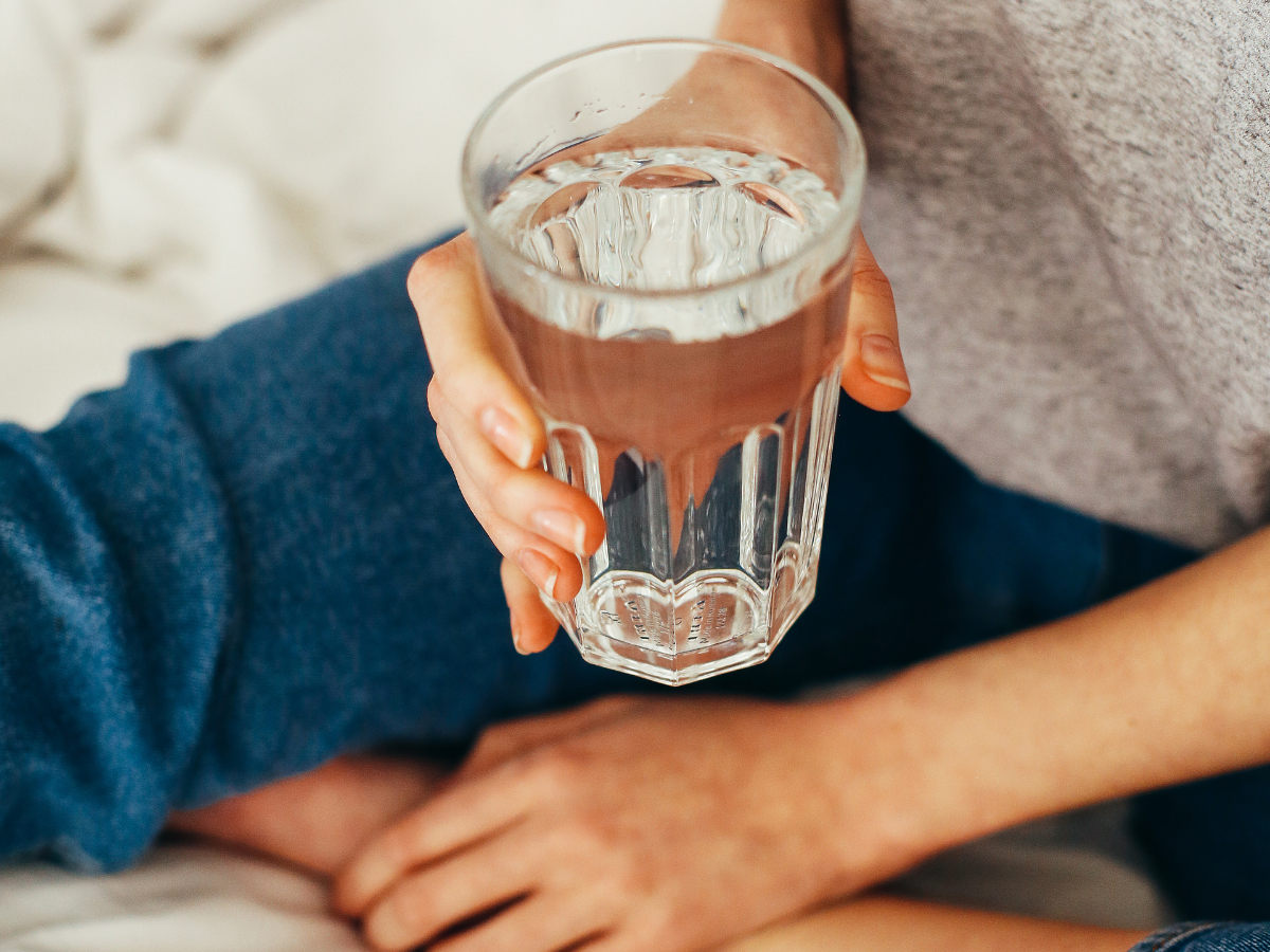 Can drinking less water in winter cause kidney stones?