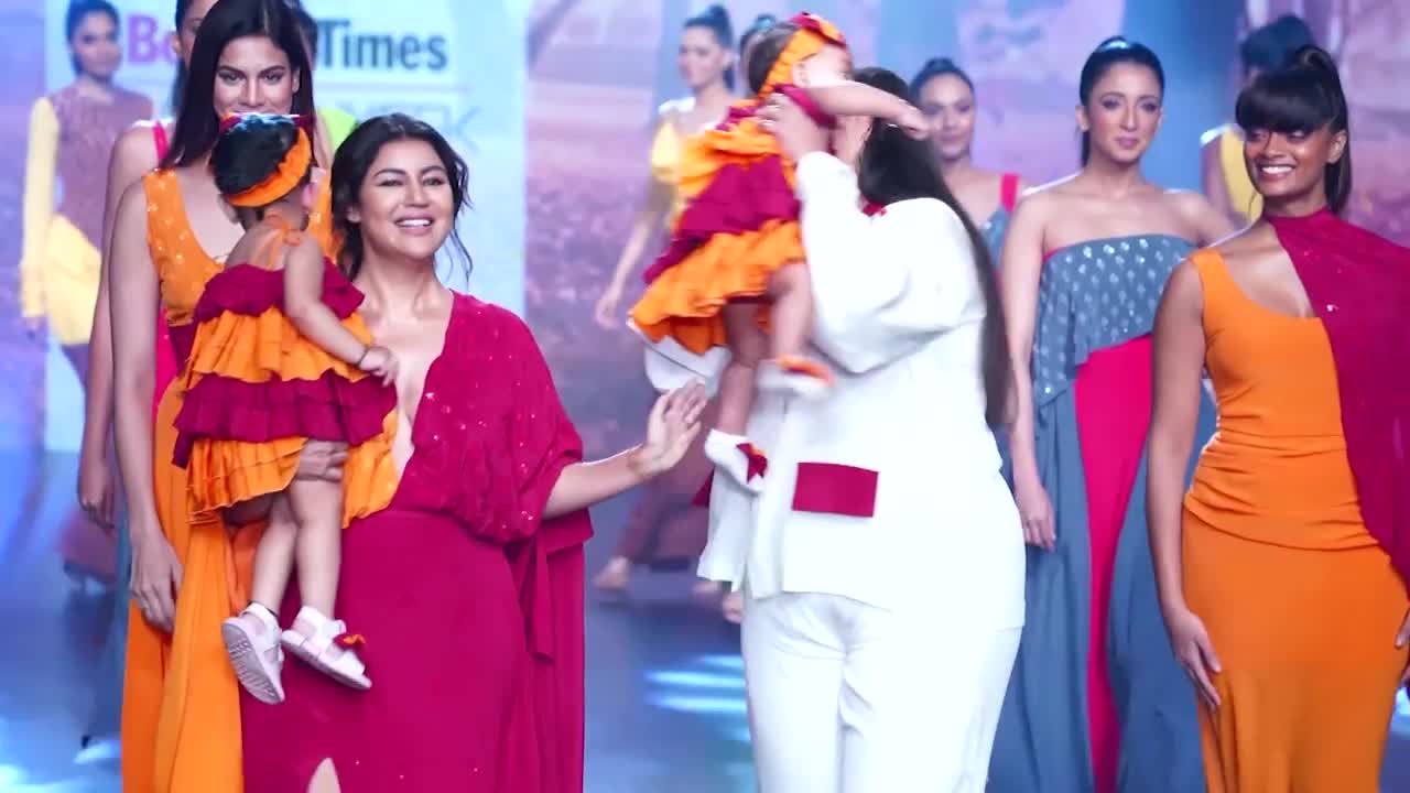 Debina Bonnerjee sparkles the ramp with her daughters, caught attention ...