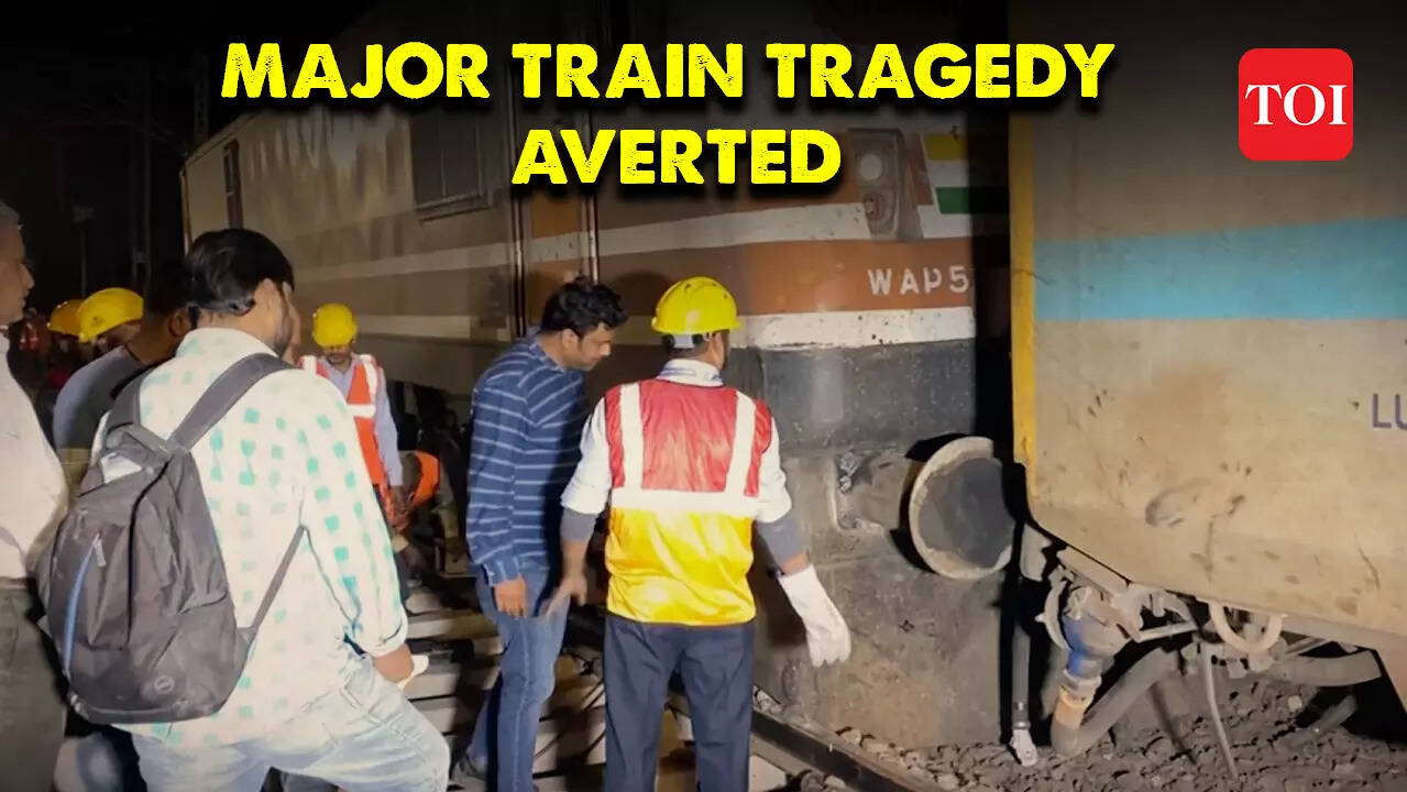 Train accident: Suheldev Superfast Express derails in Prayagraj, no ...