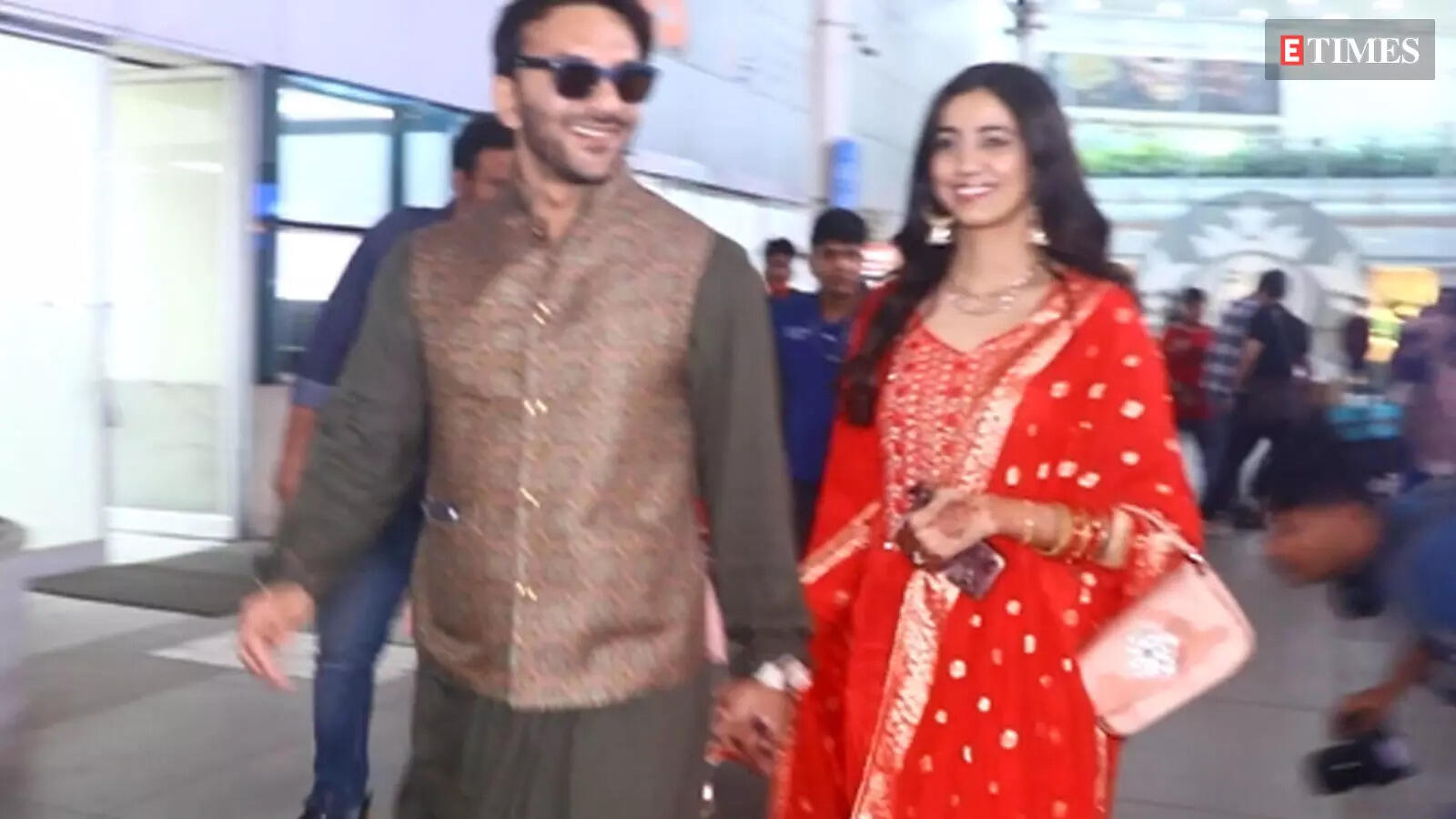 Newlyweds Ali Merchant and Andleeb Zaidi's first public appearance post ...