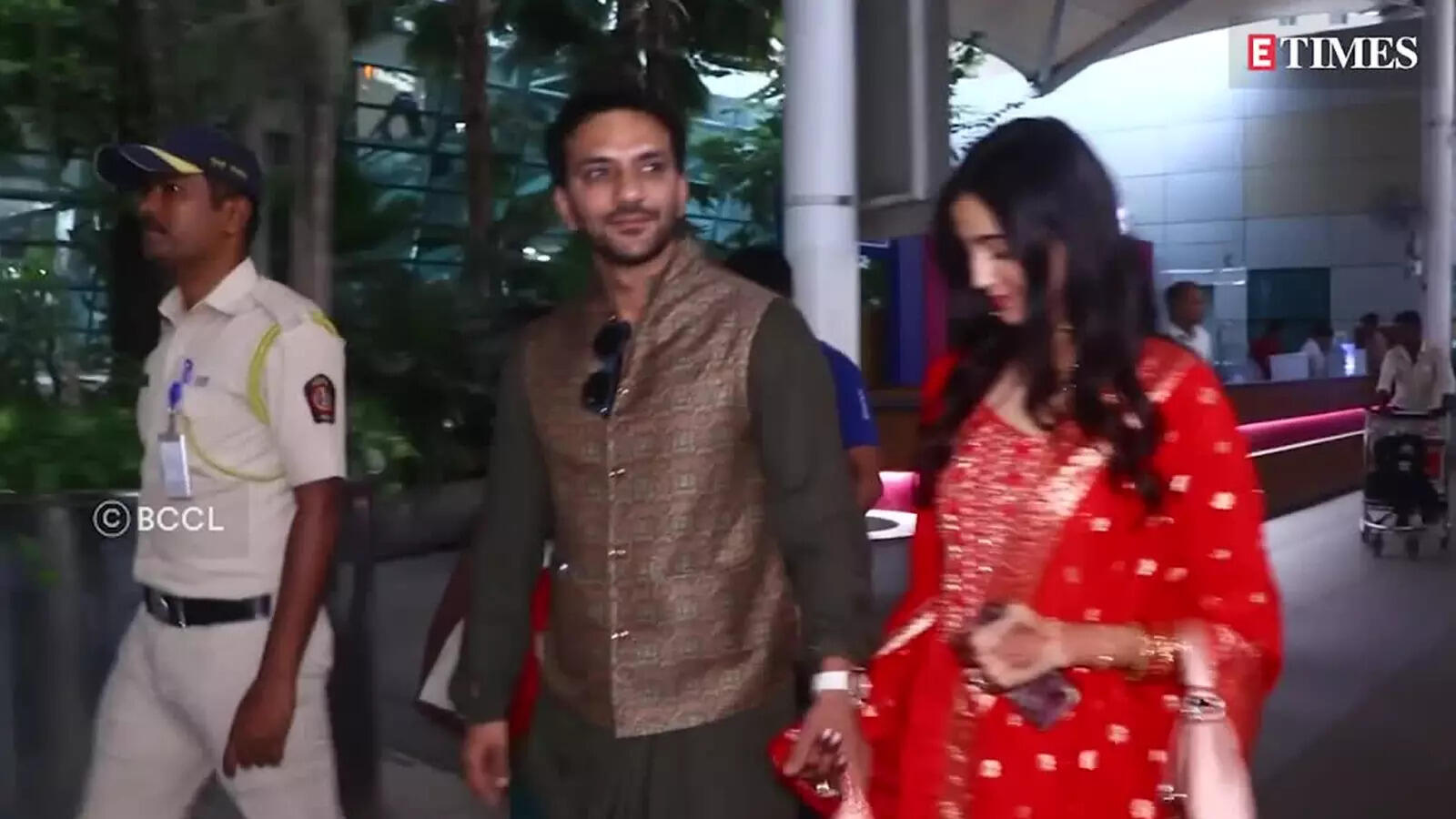 Ali Merchant-Andleeb Zaidi are married; look enchanting as they make ...