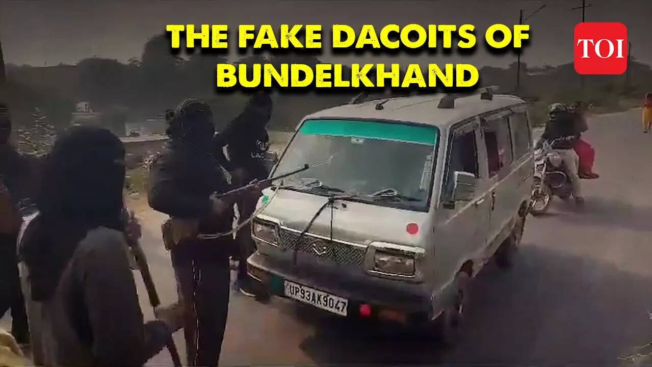 Shocking video: Men pose as bandits armed with dummy weapons and ...