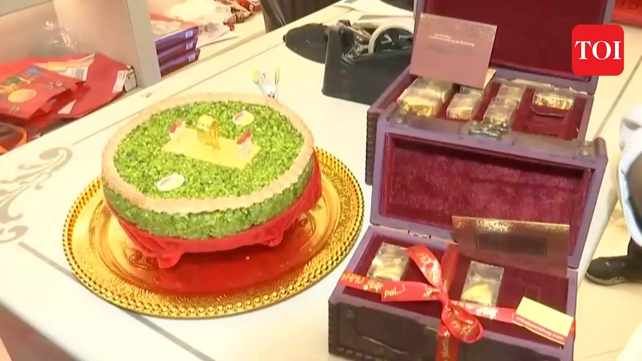 People buy special World Cup Sweets in Lucknow on Diwali