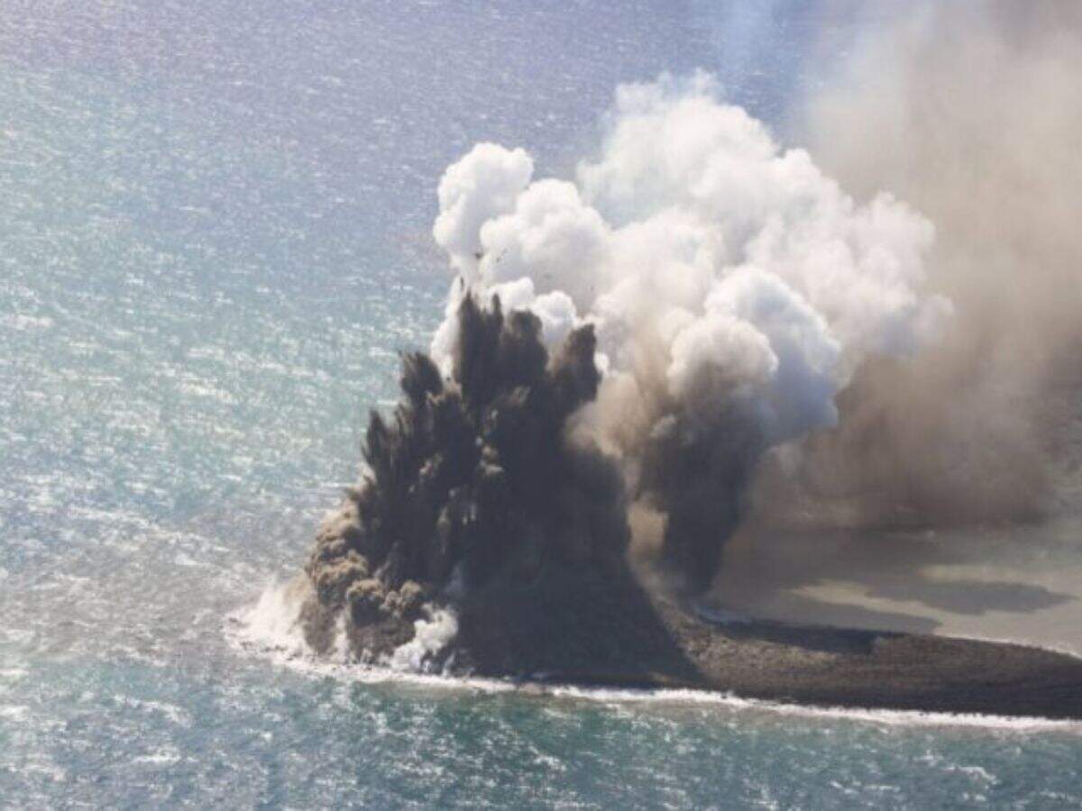 Japan gets a brand new island after underwater volcano eruption ...
