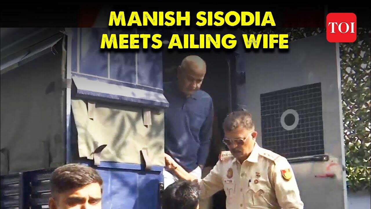Video: Delhi's former Deputy CM Manish Sisodia reaches home from Tihar ...