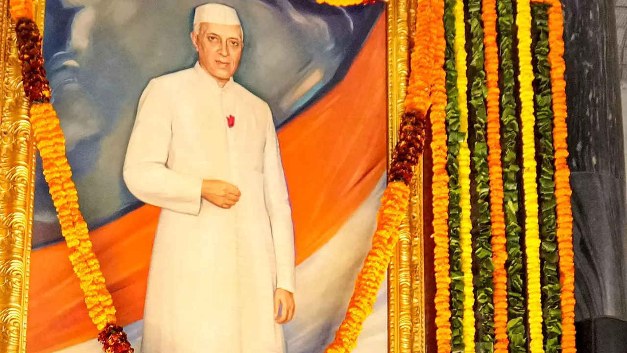 Leaders pay tributes to Pt Jawaharlal Nehru on his birth anniversary