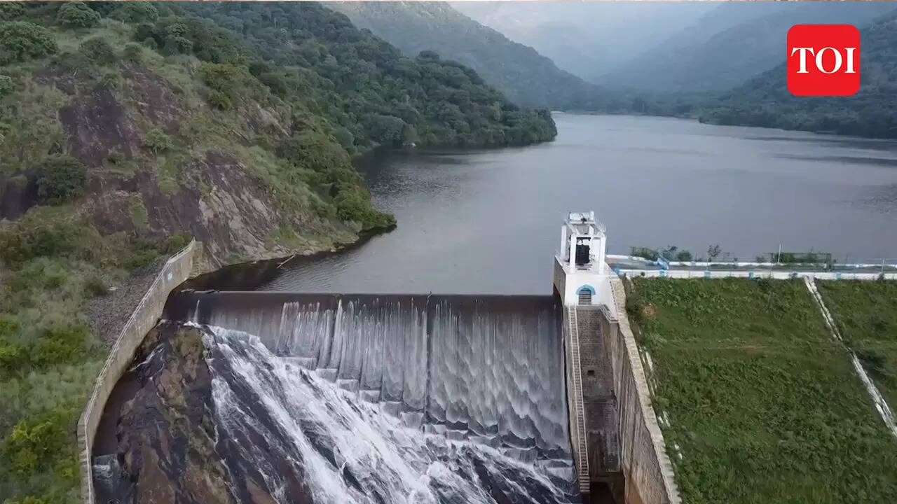 Varathamanathi dam overflows near Palani in Dindigul
