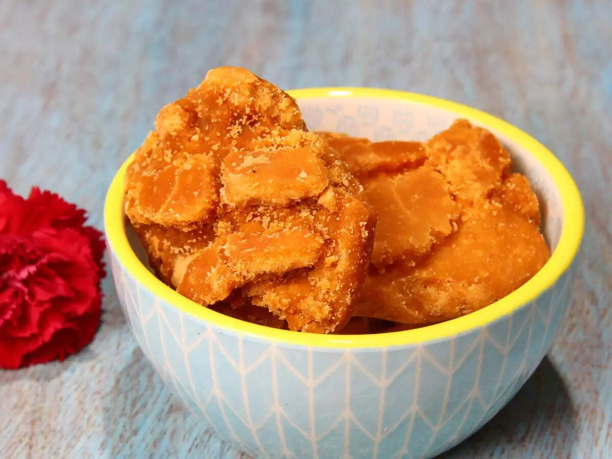 5 Unbelievable benefits of eating ghee and jaggery after heavy meals