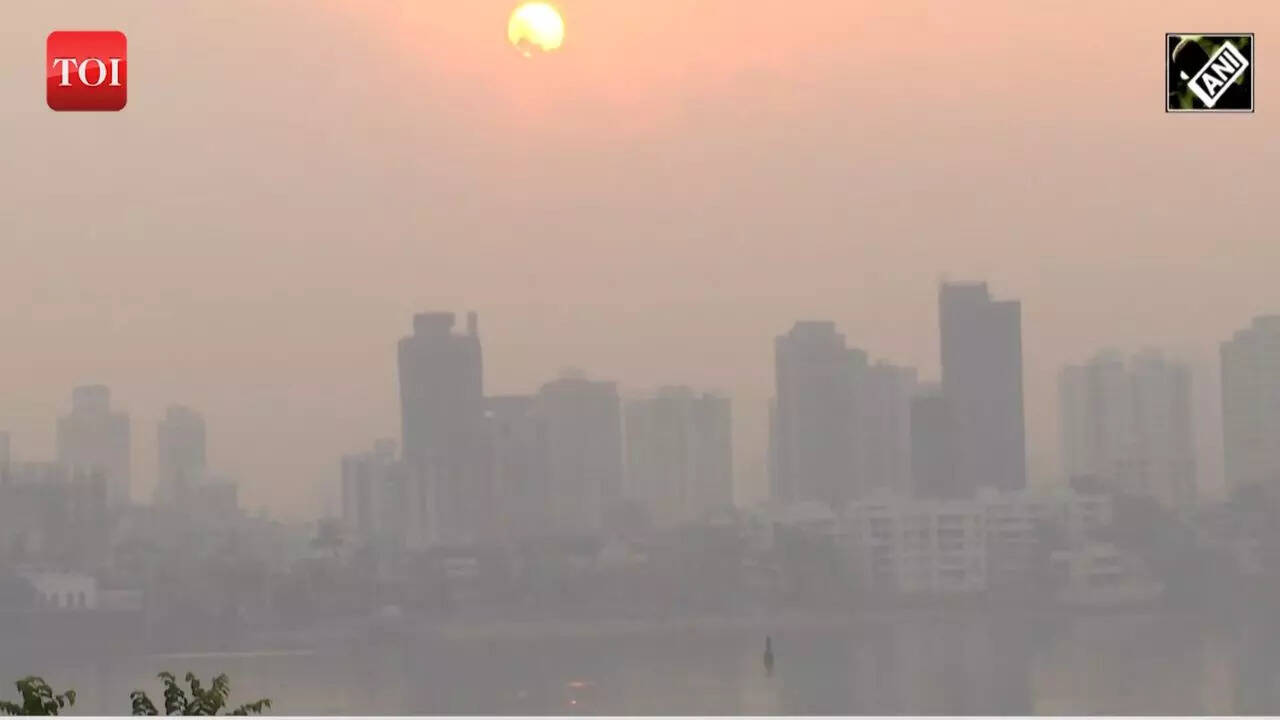 Light haze engulfs Mumbai as AQI continues to remain in 'Moderate' category