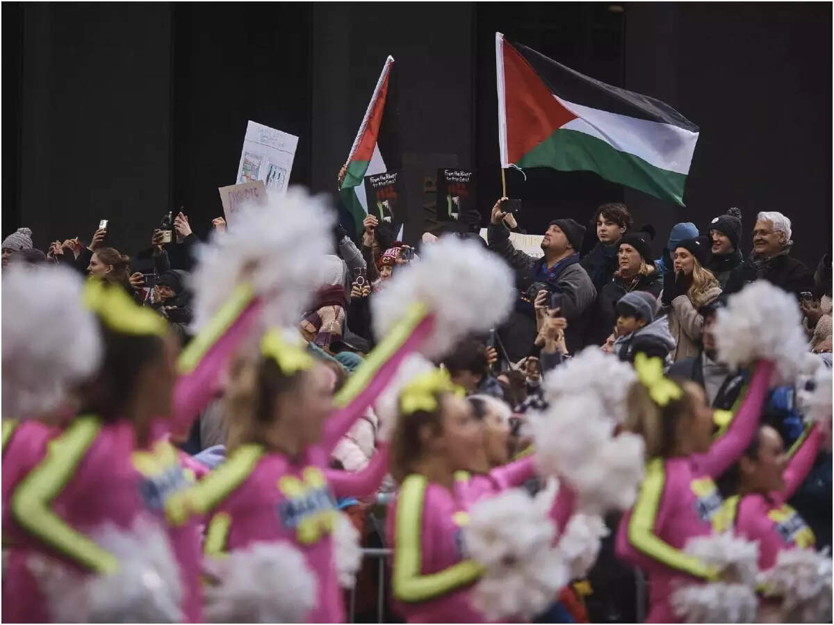 War in Gaza casts a shadow on thanksgiving parade in US