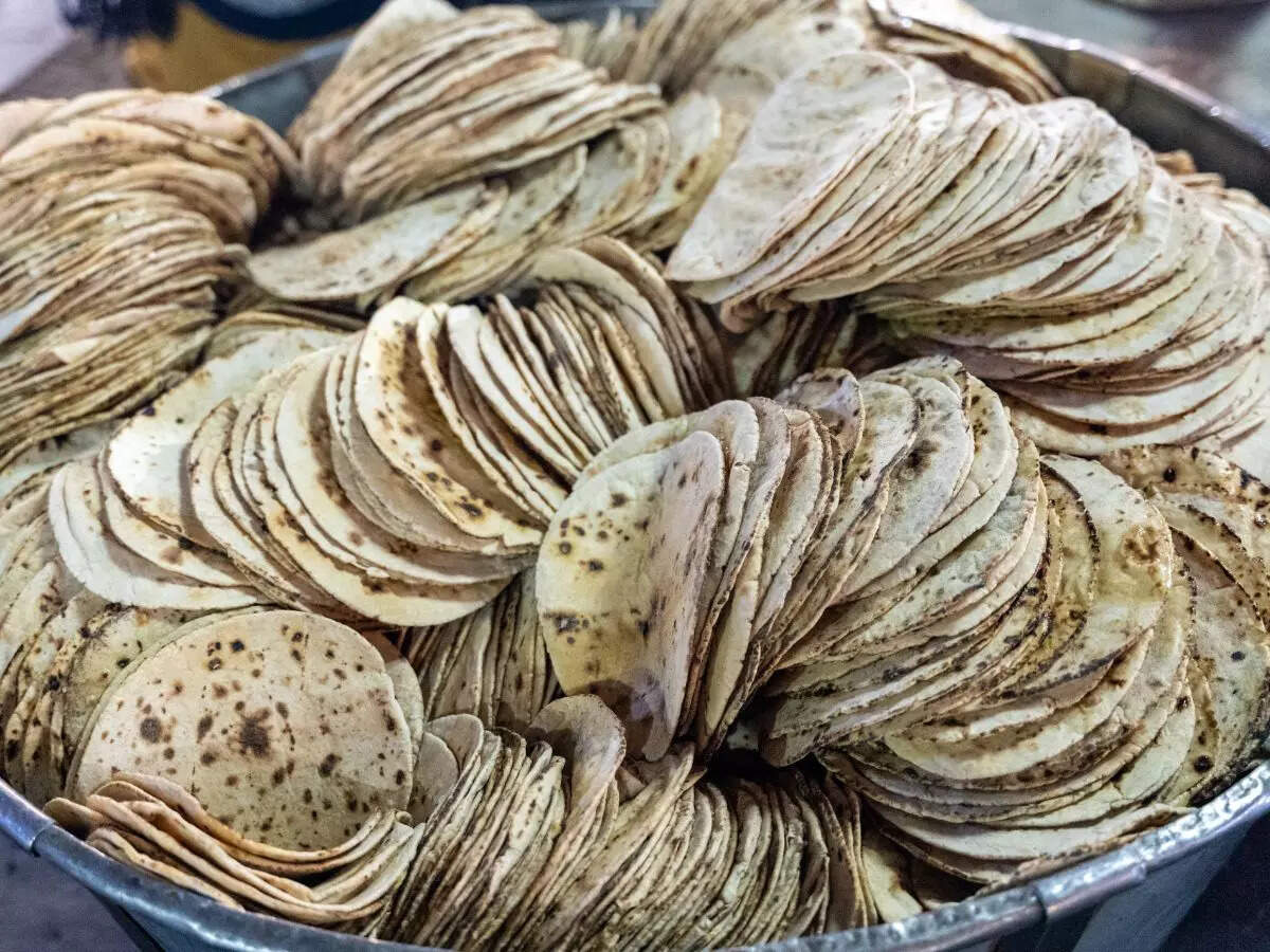 About Golden Temple langar: World’s largest free kitchen feeds over ...