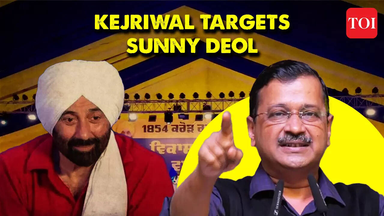 AAP chief Arvind Kejriwal addresses Vikas Kranti Rally in Gurdaspur ...