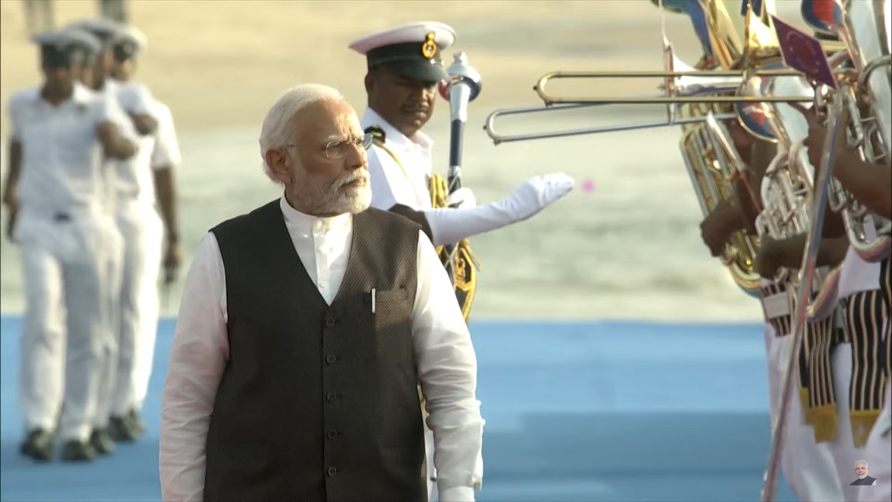 Navy showcases its operational prowess as PM Modi attends Navy Day ...