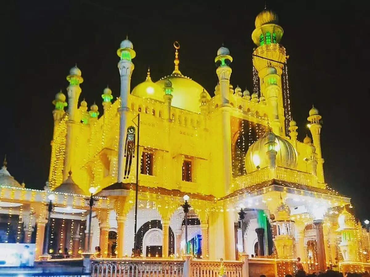 Embracing Harmony: Sabarimala's Unique Tradition of Praying at the ...