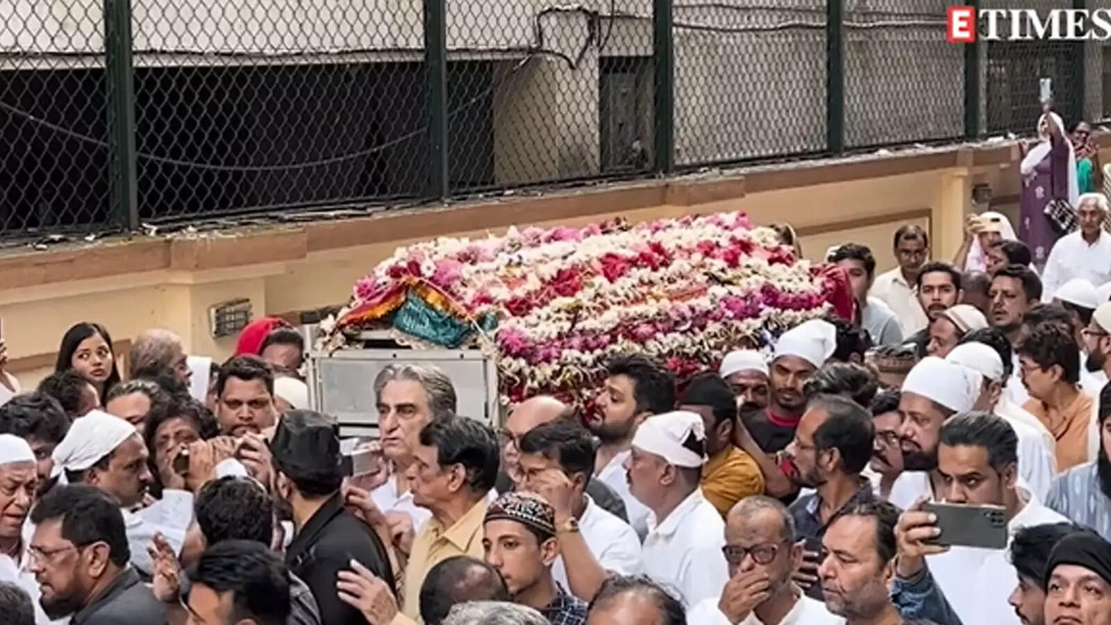 Junior Mehmood's fans pay their last respects to late actor at his ...