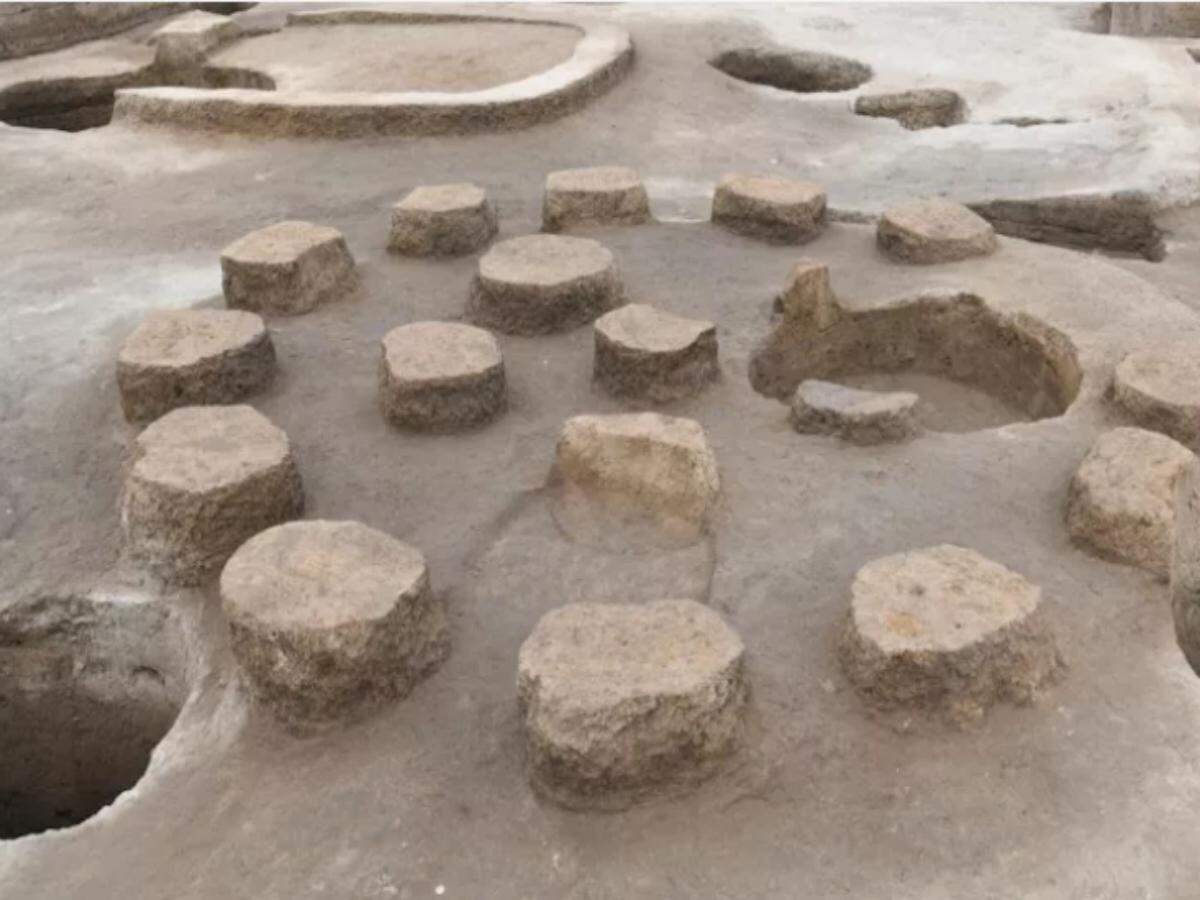 Archaeologists unearth a 4000-year-old palace complex in China!, China ...