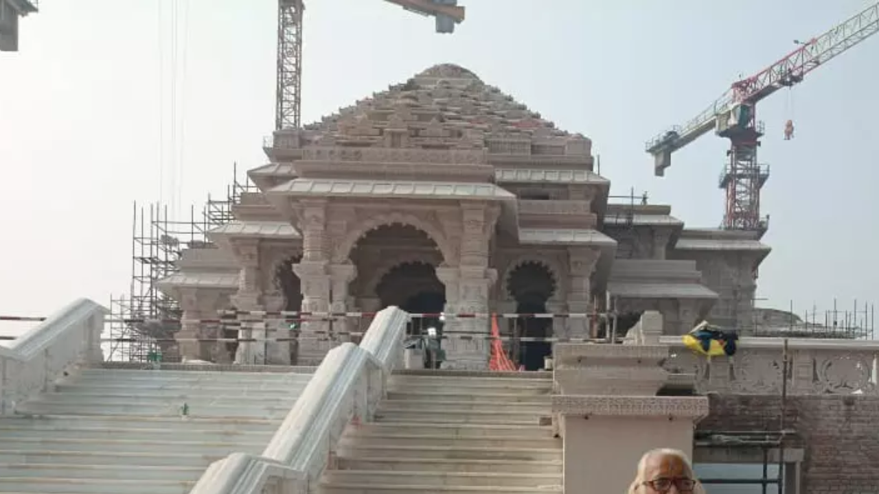 Temple town Ayodhya decked up with lights, flowers, sculptures ahead of ...