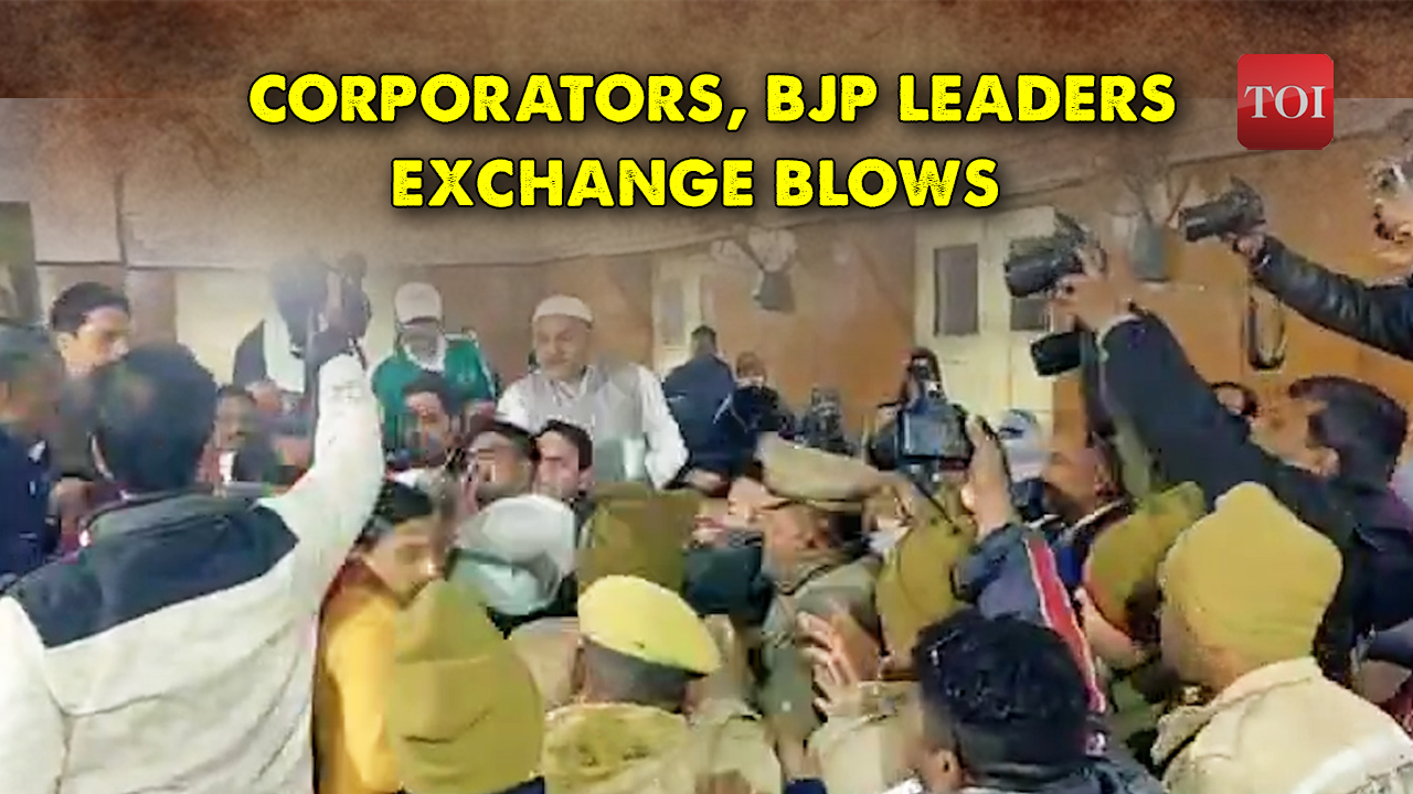UP: Clash erupts between BJP leaders and opposition members during ...