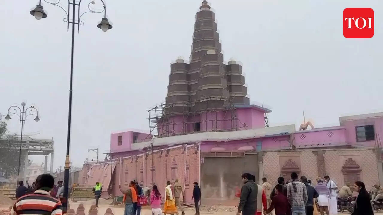 Devotees flock to Ayodhya’s Ram Temple to take ‘darshan’ of Lord Ram Lalla on first day of New Year