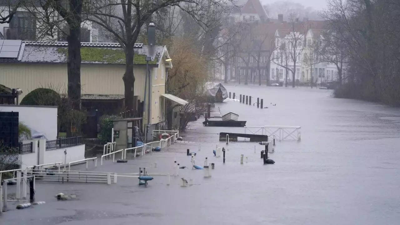 Extreme weather in Europe: Snowstorms, heavy rains and strong winds ...