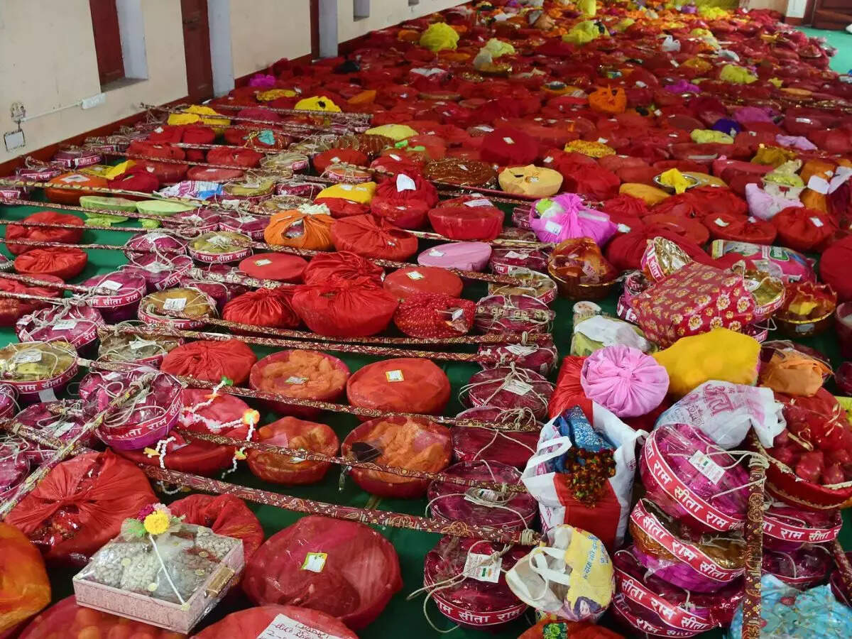 Unique gifts for Ayodhya Ram Temple: Necklace with 5,000 diamonds ...