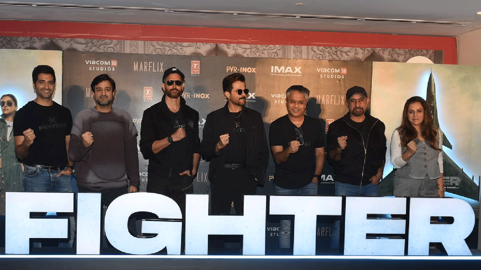 Hrithik Roshan looks dapper at Fighter trailer launch