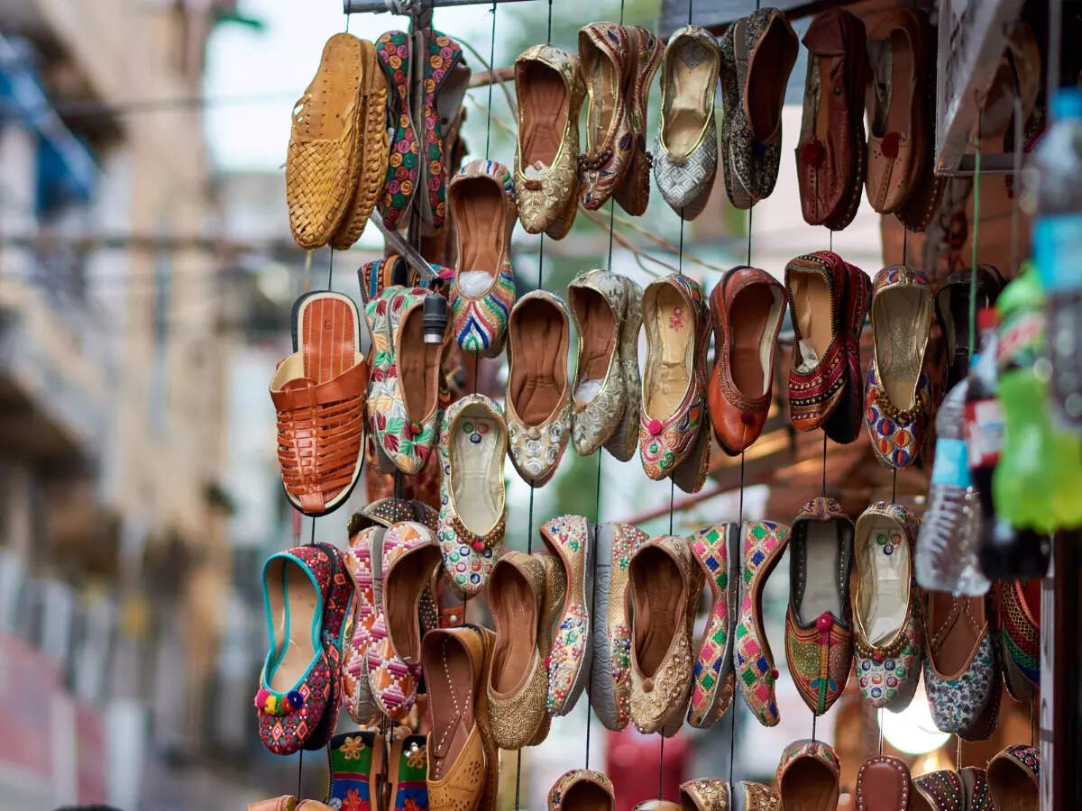 Iconic Indian street markets for delightful shopping experiences ...