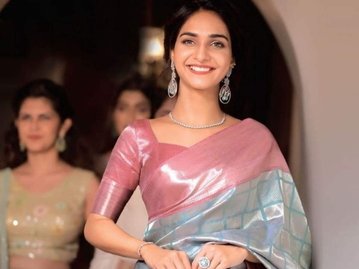 Indian Silk Saris: Top 5 Indian silk saris you must have in your wardrobe