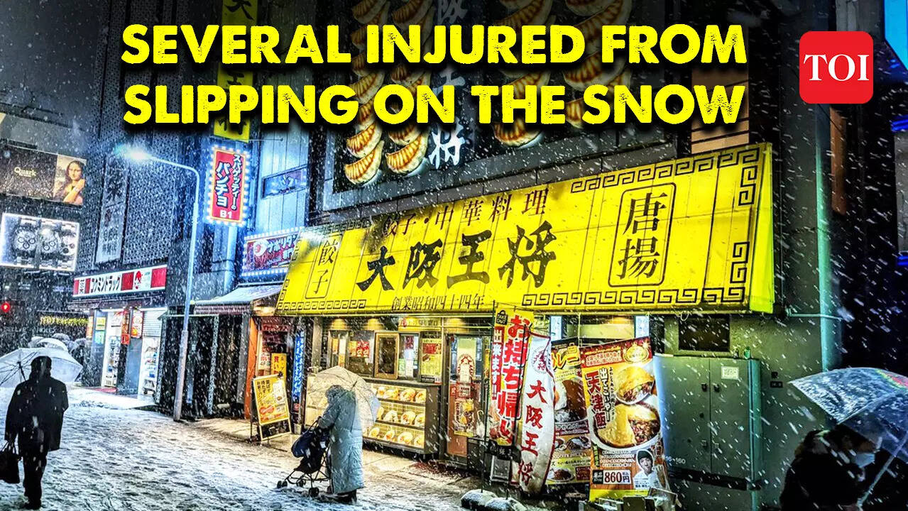 Japan: Heavy snowfall hits Tokyo; over 100 flights grounded