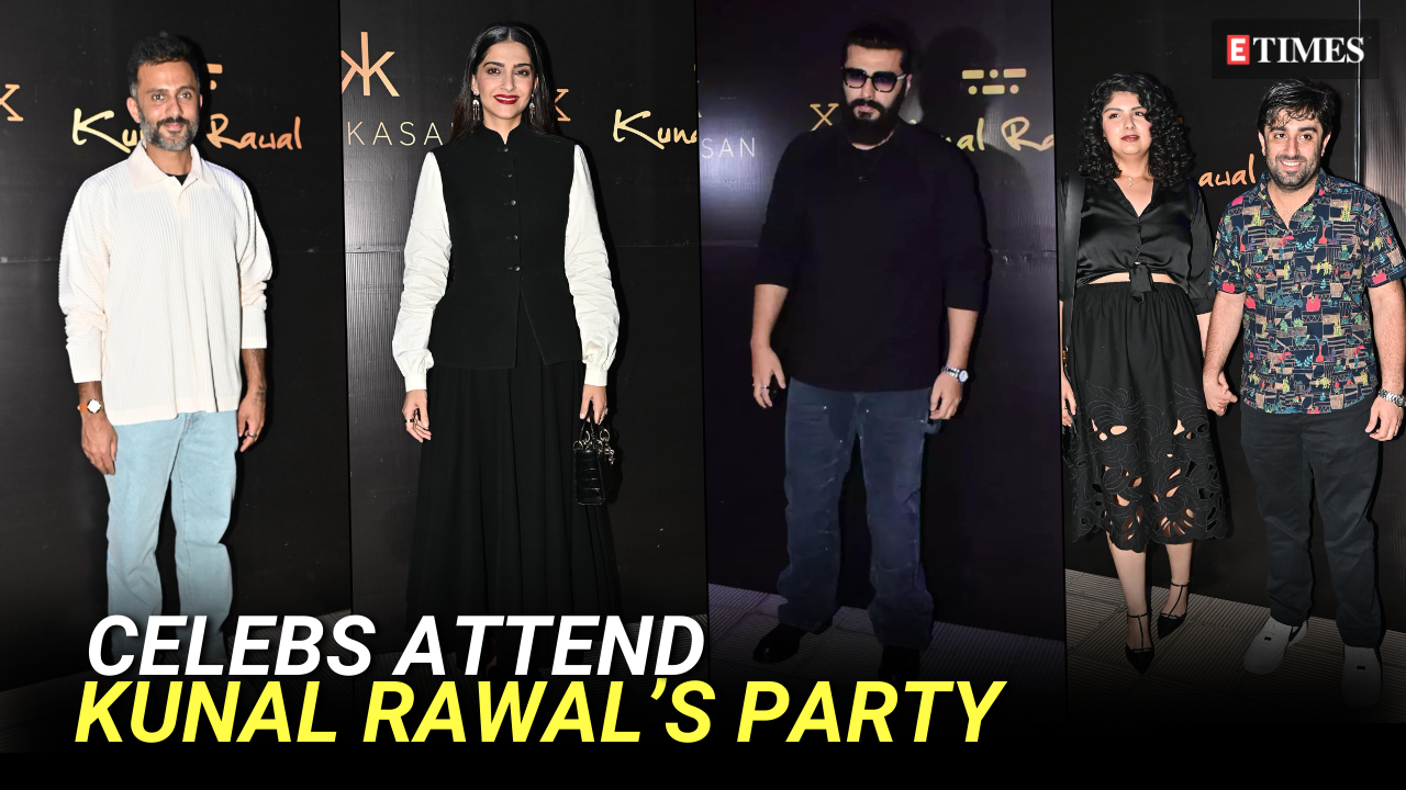 Arjun Kapoor, Sonam Kapoor with husband Anand Ahuja, Anshula Kapoor with boyfriend & more celebs ...