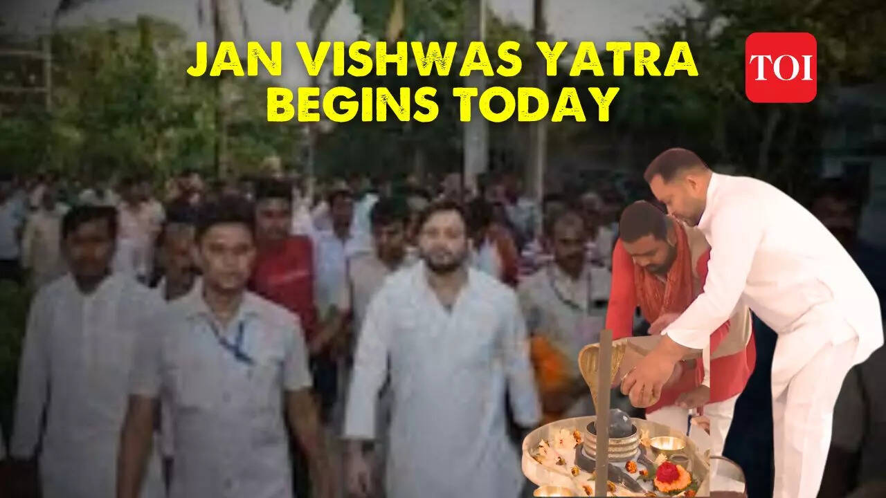 Bihar: Ahead of 'Jan Vishwas Yatra', RJD leader Tejashwi Yadav performs Puja at his residence