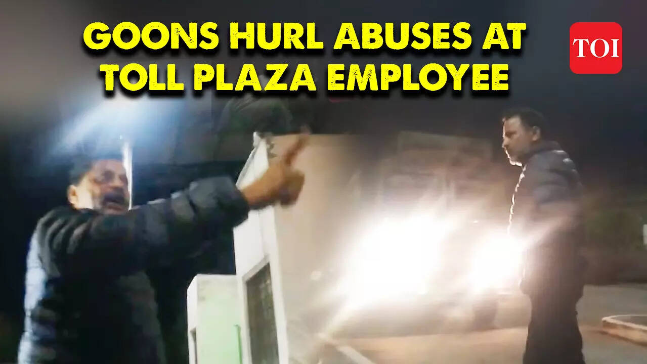 Goons hurl abuses at toll plaza employee in MP's Chhatarpur