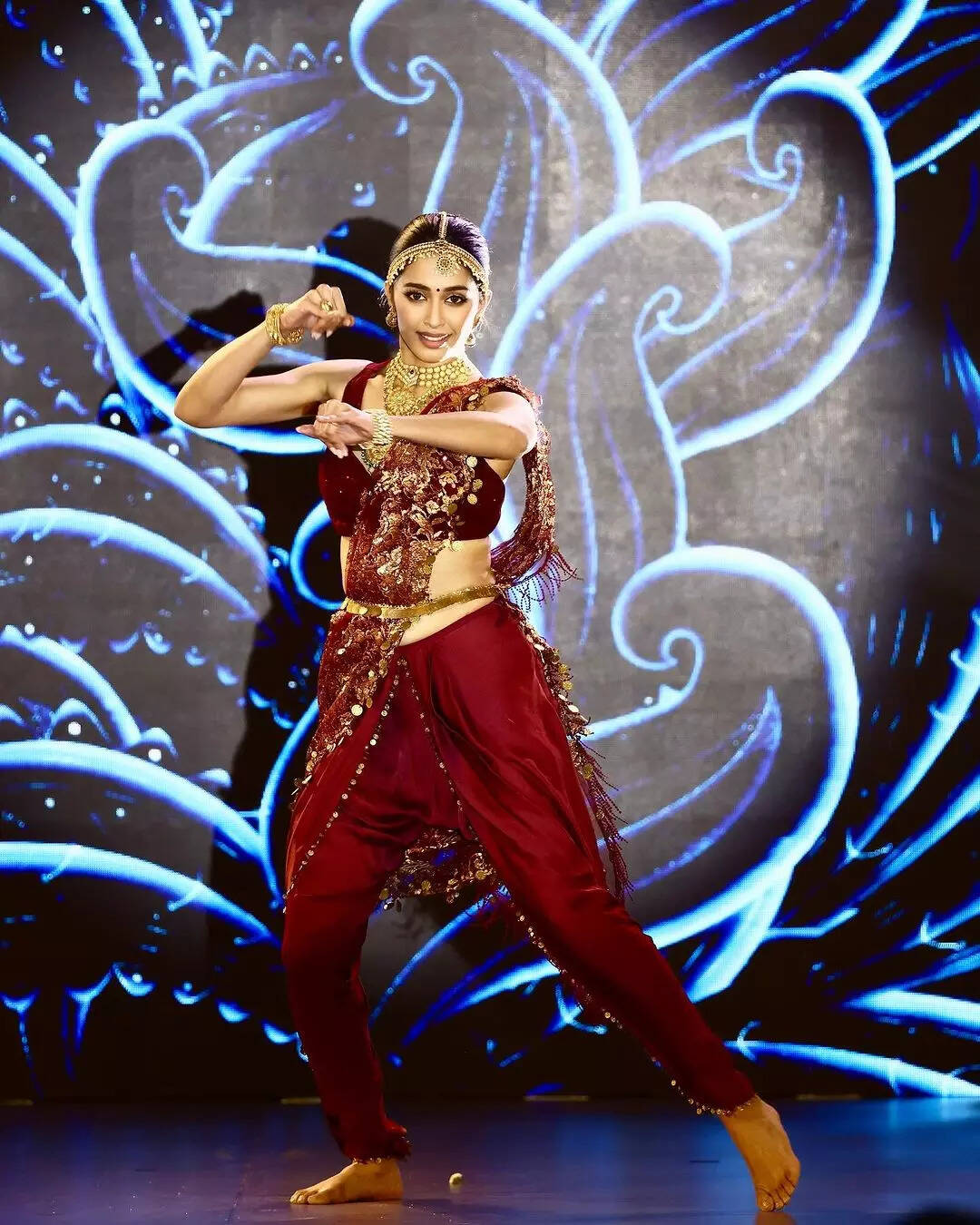 Sini Shetty pays tribute to Aishwarya Rai with her performance at the ...